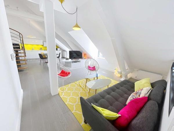 Duplex De Standing En Centre-ville Avec Parking, Proche Port Et Plage - Fr-1-361-377 - Granville