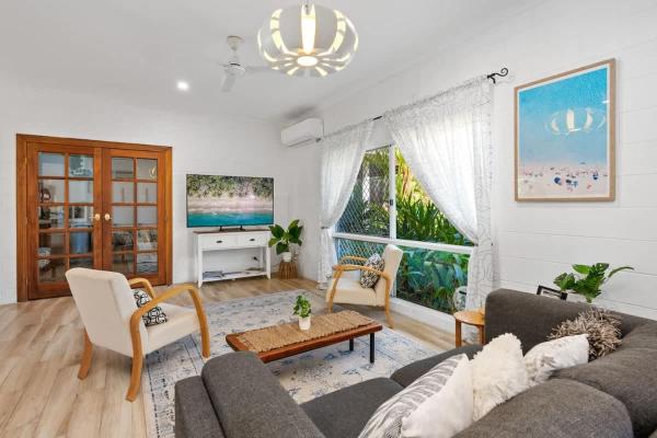 Trinity Charm - Beachside Family Getaway With Pool - Trinity Beach