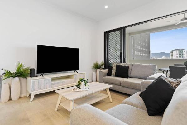 Mountain Air And Modern Flair 'Your Cairns Getaway' - Cairns