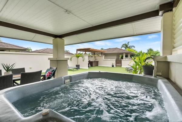 Rooftop Tranquility At Stunning Temple Resort - Port Douglas