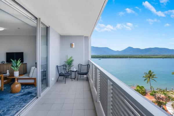 Central Haven Couples Retreat At Harbour Lights - Cairns
