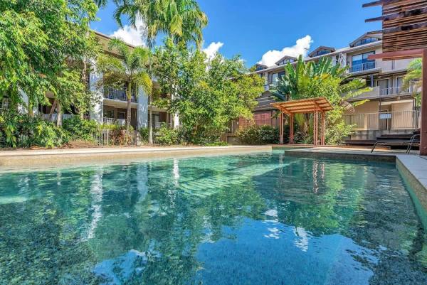 The Loft - Trendy Coastal Charm With Pool - Cairns