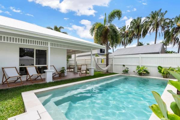 The Bird House - Poolside Haven A Stroll From Beach - Cairns