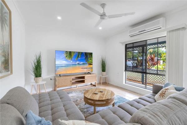 Casa Del Mar - Poolside Retreat Near Trinity Beach - Trinity Beach