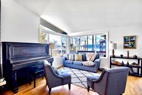 Rainier Beach 6br And 3ba Spacious Lake View Home, 15min Fifa World Cup Ready, Fireplaces & Nearby Amenities - Seattle, WA