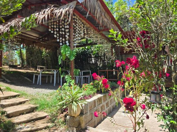 Pet-friendly Tagaytay Retreat Country Nipa Huts - Amadeo
