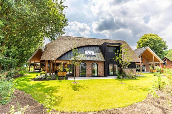 Boerderij Villa Met Binnenzwembad En Wellness - オランダ