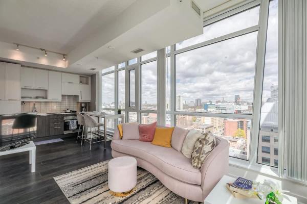 Cn Tower Views - 2br Condo - Balcony - Fast Wi-fi - Toronto