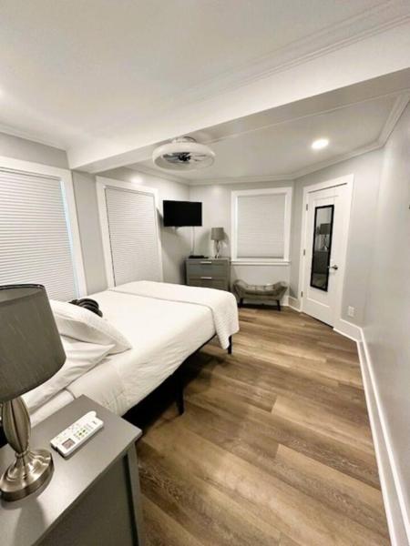 Serenity Charmer - Walk To Downtown & Marina - Clearwater Beach, FL
