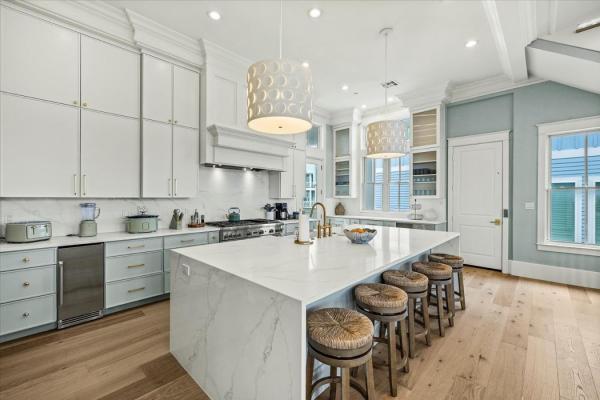 Spacious Home With Incredible Ocean Views - Galveston, TX