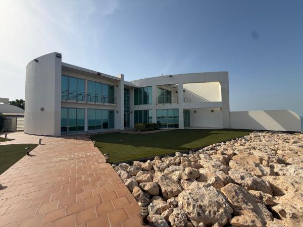 Elegant 5br Villa With Private Pool & Private Beach Access Durrat Al Bahrain - Bahrain