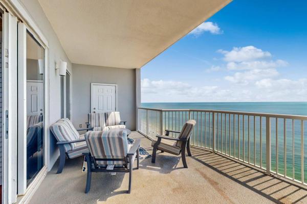 Penthouse-level Waterfront Condo With Epic Gulf-view Balcony Pools & Gym - Gulf Shores, AL