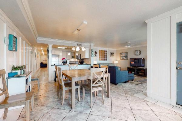 Gulf & Beachfront Condo With Shared Pool Private Balcony Free Wifi Views - Gulf Shores, AL
