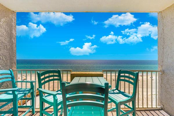 Tropical Winds Beachfront Beauty With Pool Balcony Grills - Close To Beach - Gulf Shores, AL