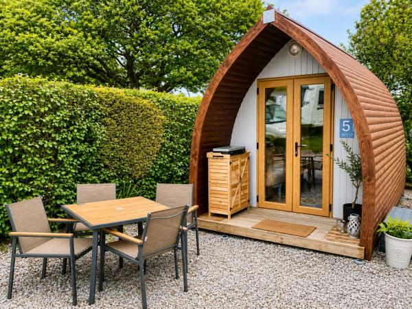 'Nyth' Glamping Log Pod, Sleeps 4 Noble Court Holiday Park Pembrokeshire - Pembrokeshire