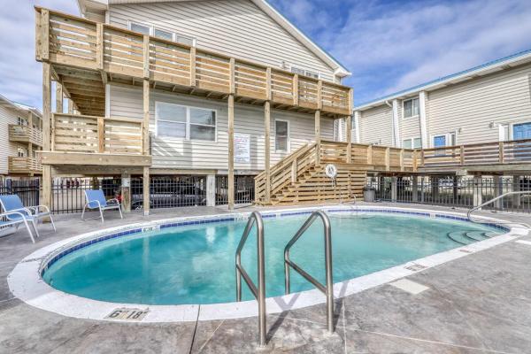 Condo Right Across From The Beach With A Balcony W&d Central Ac & Pool Access - Gulf Shores, AL