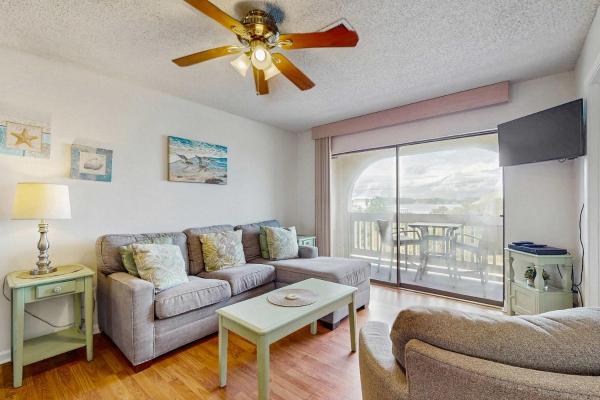 Lakeview Condo With Shared Pool - Just Steps From The Beach - Gulf Shores, AL