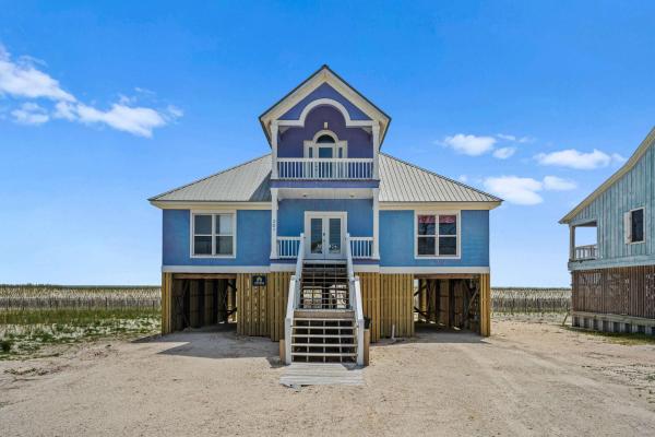 Gulf Front Home With Private Dune Walk Over Internet & Washer & Dryer - Dauphin Island, AL