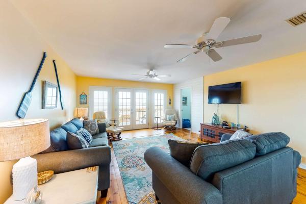 Dog-friendly Water View Beach House With A Full Kitchen Furnished Deck Private - Dauphin Island, AL