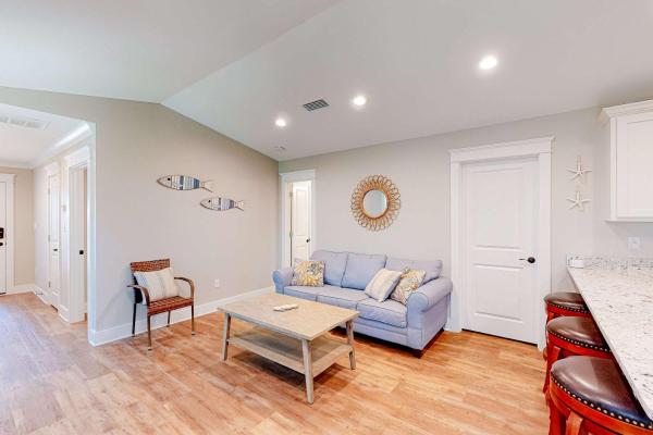 Stylish Island Condo Near The Beach With Fast Wifi Central Ac & Private W&d - Dauphin Island, AL