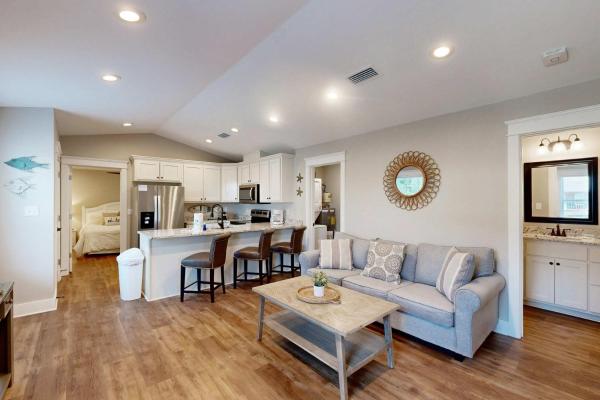 Inviting Home Near The Beach With Balcony Full Kitchen Central Ac & W&d - Dauphin Island, AL