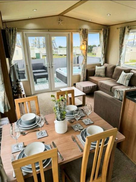 Fantasy Island Resort - The Sunnydale - Eastgate C6 - Coastal Caravan Breaks - Anderby Creek
