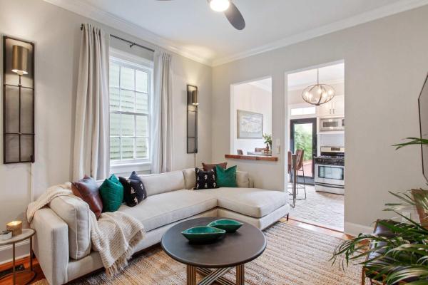 Charming Historic Restored Home Whitefield Sq - Savannah, GA