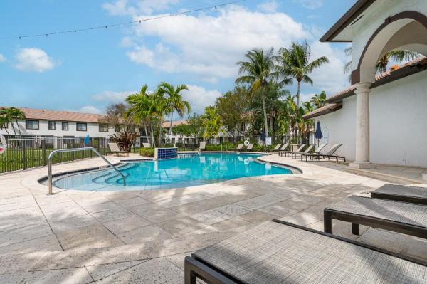 Newly Renovated Delray Beach Townhome - Delray Beach, FL