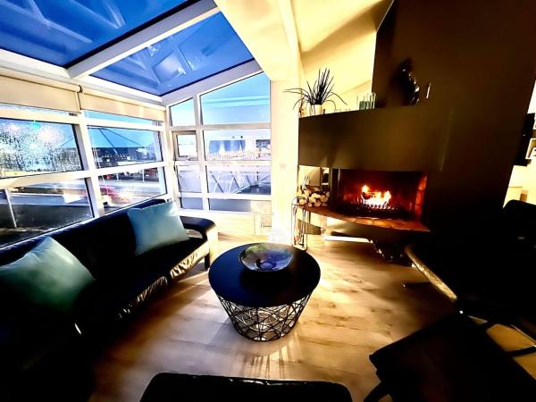 Bright And Cozy Penthouse Near Downtown - Reykjavík