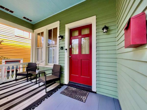 Verdant Red Door Retreat - East Beach, TX