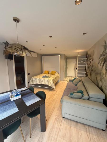 Second-line Beach Apartment - Tropical Oasis - Altea