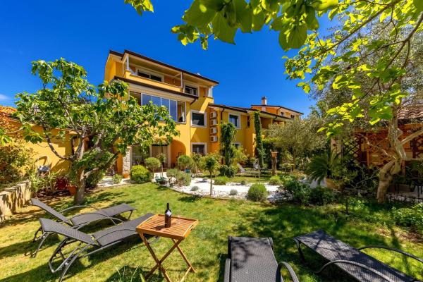 Pool And Garden Apartments Hortenzija - Rijeka