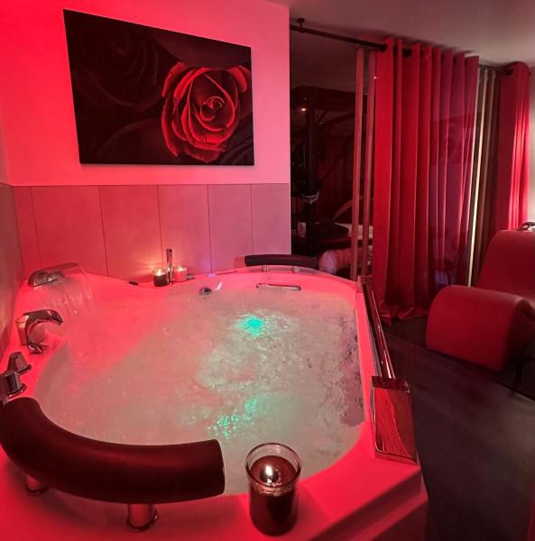 Nuit Défendue - Jacuzzi, Sauna & Expérience Intime Avec Pièce Secrète - Tournus