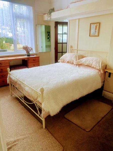 Enstone Homestay - Sidmouth