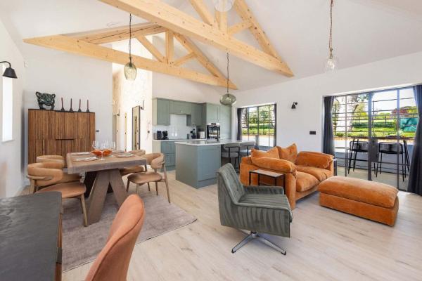 Stylish Rural Lodge Nr Chichester And Goodwood - South Downs
