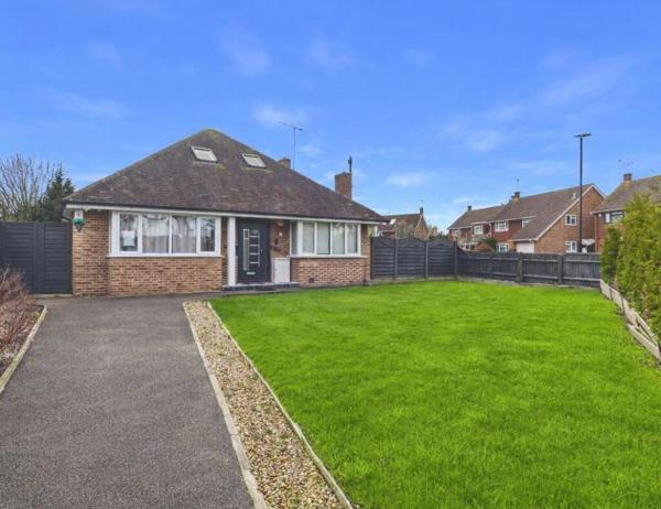 Modern & Cosy Home With Free Parking And Wifi - Slough