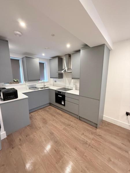 Flat F Sleep 8 On Wandsworth Road - London