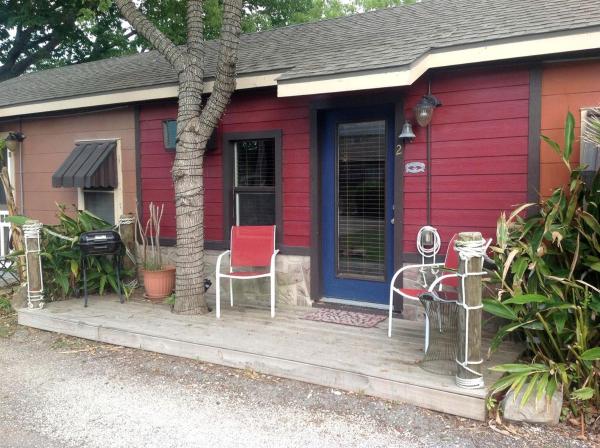 Seafarer-themed Escape With Kitchenette & Relaxing Lounge In Bacliff, Texas - League City, TX