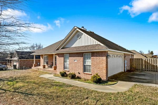 Cozy Retreat W/ Soaker Tub & Family Entertainment Area In Siloam Springs, Arkansas - Van Buren, AR