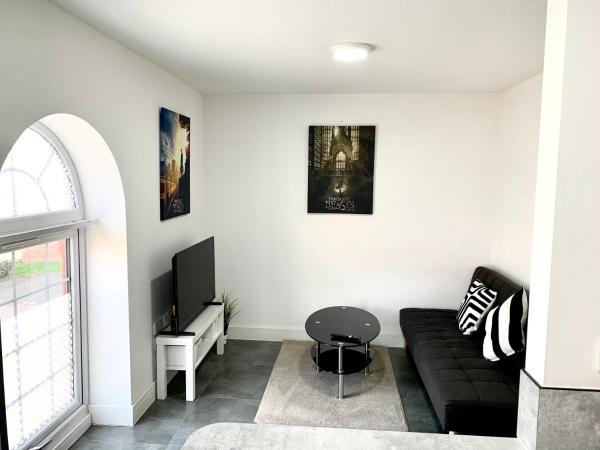 Falcon Crest Lodge - 2br-sleeps 7 - Free Parking - Wi-fi - Birmingham