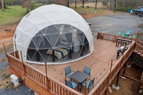 Peaceful Forest Dome Retreat With Hot Tub & Private Deck In Broken Bow, Oklahoma - Broken Bow, OK