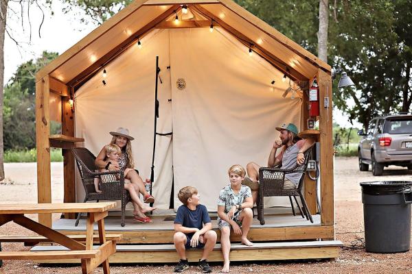 Relaxing Family-friendly Glamping Rental In Marion, Texas: Luxurious Safari Tent On The Cibolo Creek - Texas