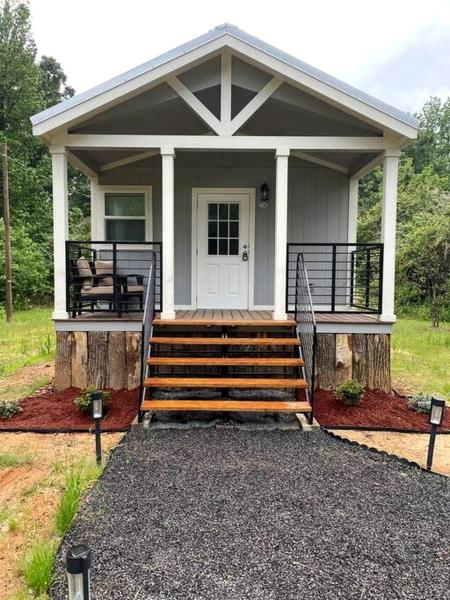 Cute Tiny House On Sixty Acres Of Private Land For A Peaceful Glamping Getaway In Northern Mississippi - Como, MS