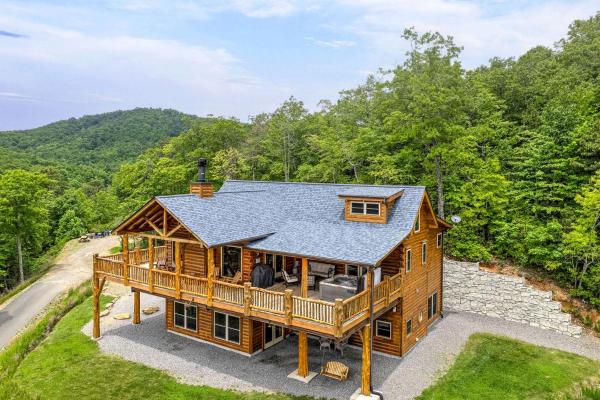 Serenity Awaits: Secluded Cabin Rental In Black Mountain, North Carolina - Black Mountain, NC