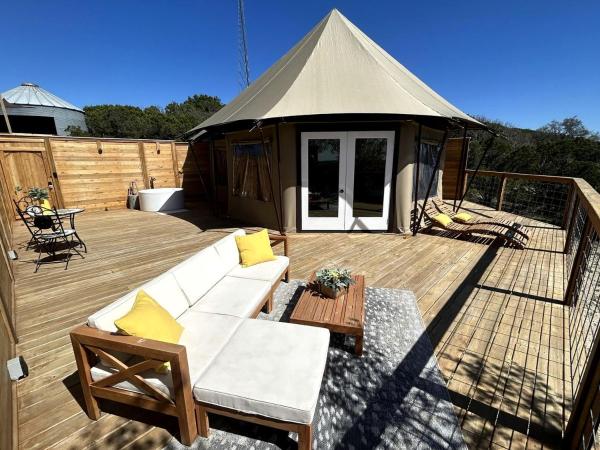Premium Lakeview Safari Tent Getaway With Private Deck Near Lake Travis In Marble Falls, Texas - Estados Unidos