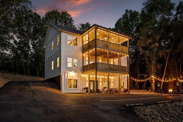 Embrace Nature In This Glorious Cabin In Fairview, Georgia - Lookout Mountain, GA