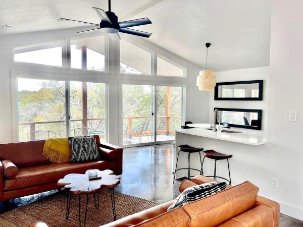 Splendid Chic Cabin With Modern Interior And Pool In Wimberley, Texas - Blue Hole Regional Park