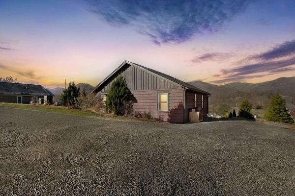 Dream Smoky Mountains Getaway: Amazing Pet-friendly Cabin In Waynesville, North Carolina - Maggie Valley, NC