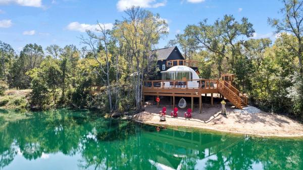 Outstanding Luxurious Dome With Mini Golf, Outdoor Bath, Sauna And Lake Views In Elgin, Texas - Elgin, TX
