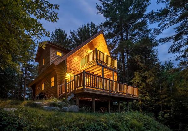 Rustic Log Cabin With Jacuzzi Bathtub In The Adirondack Mountains, New York - Wilmington, NY